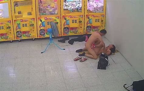 Having Sex Secretly Next To Claw Machines Updating Leaked Real Videos And Photos
