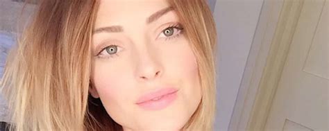 Caroline Receveur Saffiche Sexy Et Sublime Sur Instagram