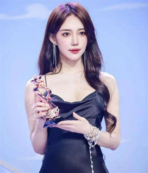 如何看待台湾华航空姐qbee张比比偷吃摄影师事件？阿里舞台