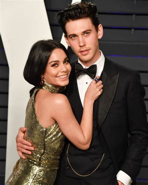 Download Free Vanessa Hudgens Hugging Austin Butler Wallpaper Mrwallpaper Com
