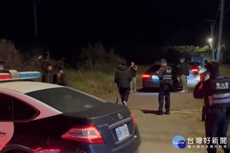 改裝車深夜聚集 大園警口袋戰術包圍攔查開罰