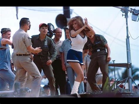Joey Heatherton Uso 60s Bombshell Joey Heatherton 80 Looks