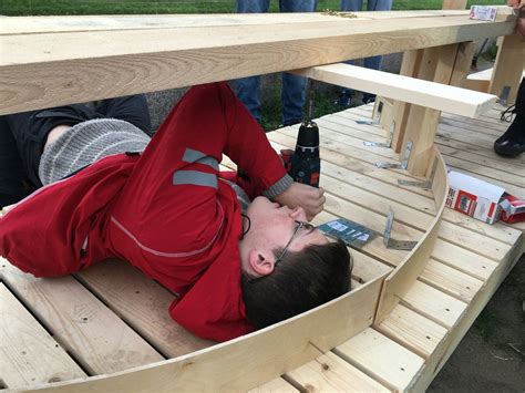 На набережной открылась скамейка в виде рыбы Бумага