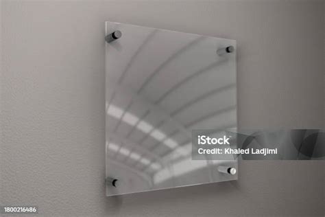 Ramping Dan Profesional Pelat Nama Plexiglass Dengan Latar Belakang Abuabu Foto Stok Unduh