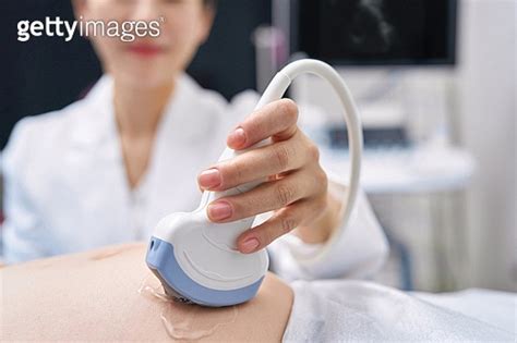 산부인과진찰 진찰 산과전문의 의사 의사 임신 물체묘사 병원 의료시설 배 Abdomen 초음파
