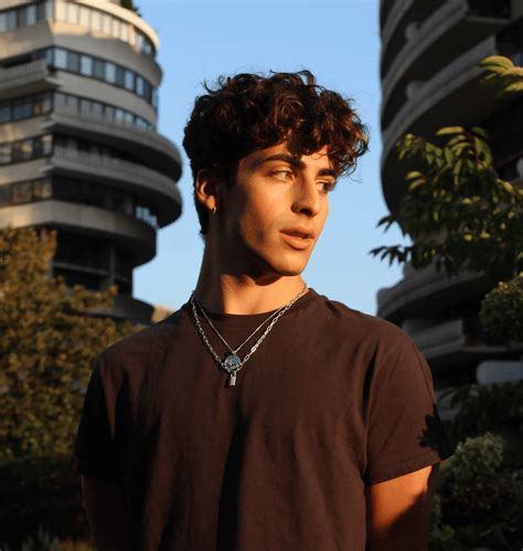 David Evan Ruff Writer For Byrdie