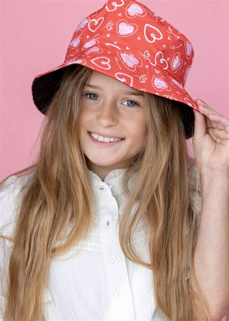 Bobbie The Model Booker