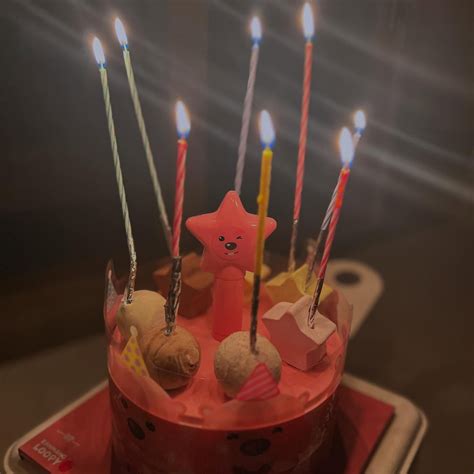 평범한 생일 어제는 제 생일이었어요 아침에 남편이 미역국에 밥차려 놓고 깨워줬어요 혈당 생각해서 밥 대신 두부를 부치고 간장게장까지 준비까지 🤣 생일이니까 카페에 가서