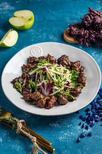 과일로 가득 찬 종이 봉지와 푸른 나무 배경에 야채 상단 보기 공간을 복사합니다 0명에 대한 스톡 사진 및 기타 이미지 0명 개념 구매 Istock