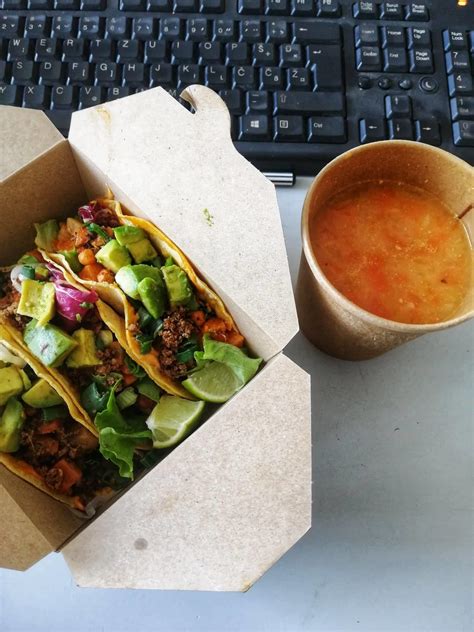 Dobra Hrana Dobri ćevapi Za Koje Nikad Niste čuli Pečenje I štrudla S Rezervacijom I Super