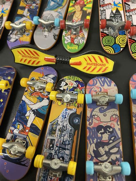 Vintage Fingerboards Tech Deck Style Lot Of 17 Cool Graphics Mini