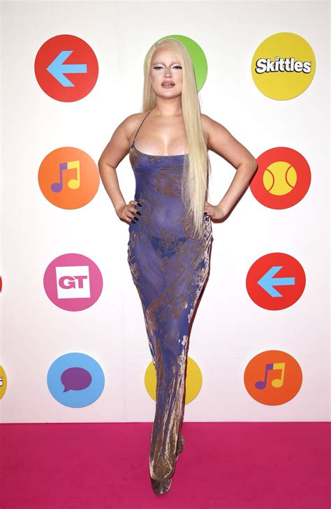 Kim Petras Alanemerald