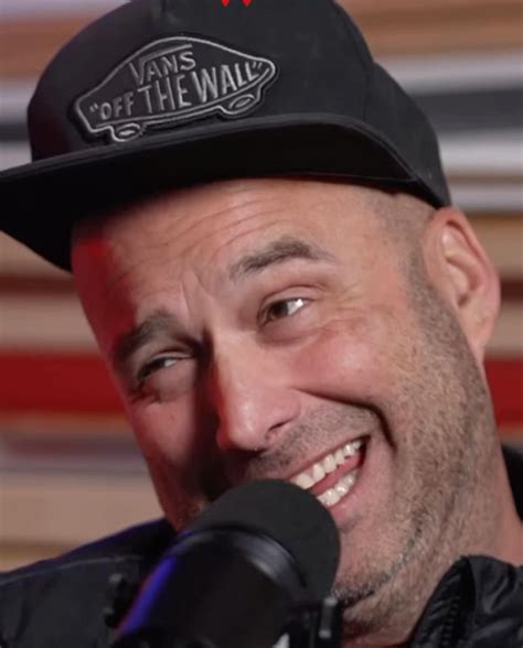 Derrière Le Sourire De Daniel Corbin Une Enfance Difficile Monde De Stars