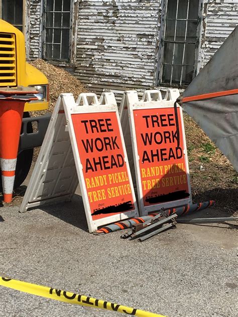 These Signs For This Tree Company R Mildlyinteresting