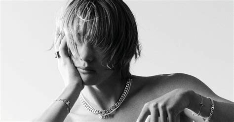 Bts 뷔 장발에 상의탈의 입대 전 찬란한 청춘 화보