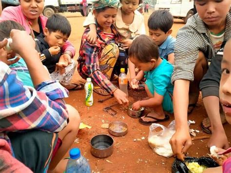 စစ်ကောင်စီတပ်က ဒီးမော့ဆိုမြို့နယ်သို့ ထိုးစစ်ဆင်နေသဖြင့် ပြည်သူ ၁၀၀၀၀ က