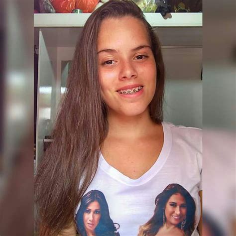 Fã De Simone And Simaria Jovem Faz Peregrinação Em Cidades Da Região