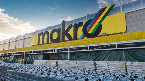 Taking On Takealot Shoprite Woolworths And Massmart Daily Investor
