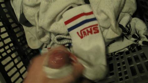 Dirty White Socks Cleaning 中文