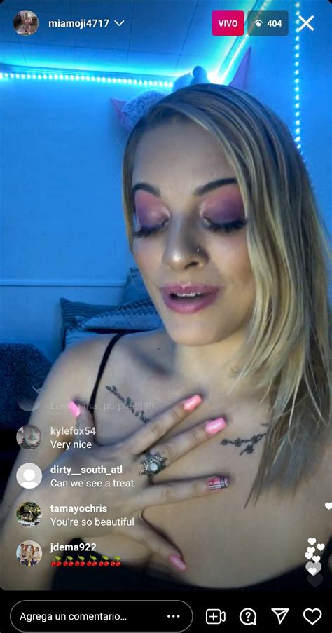 She Flashing Only Scrolller