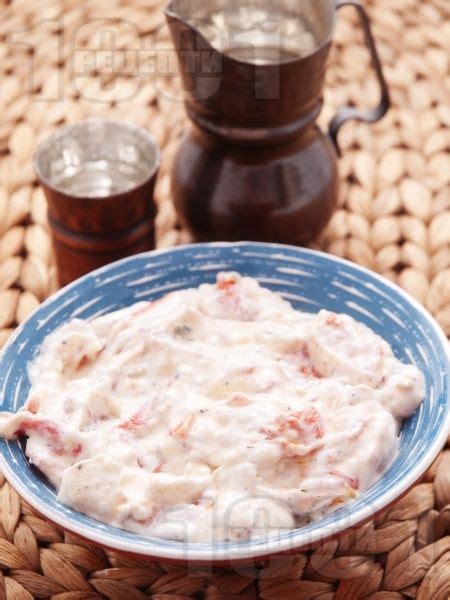 Домашна салата разядка катък с цедено краве кисело мляко печени