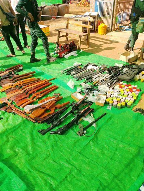 ផ្អើលបាត់ដំបង ឃាត់ខ្លួនស្ត្រីម្នាក់ដកហូតអាវុធបានជាង ៤០ដើម Khmer Breaking News