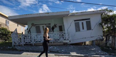 Daños Graves En Viviendas Y Edificios Con Muros Y Techos Caídos En Puerto Rico