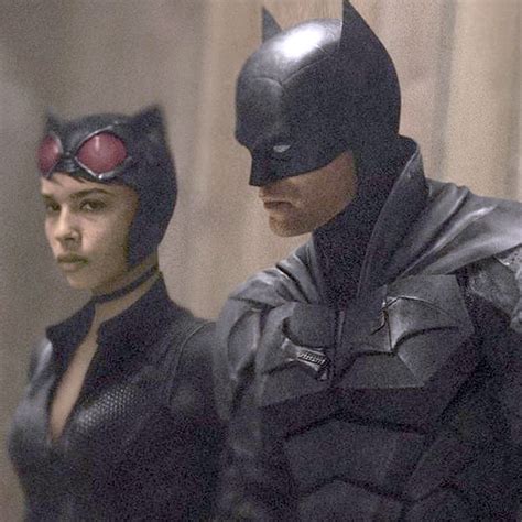 Бэтмен решил удовлетворить Женщину-кошку ртом и попал под запрет ...