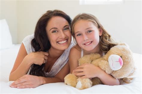 Premium Photo Daughter Lifestyle Mom Home