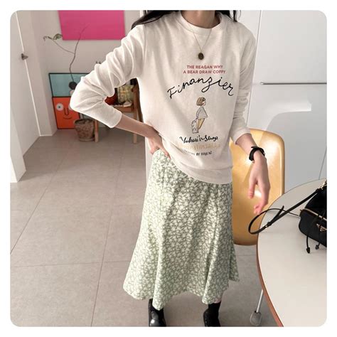 새롬새롬 라운드 소녀 프린팅 말랑 쫀쫀 스판 티 여성 간절기 이너 긴팔 티셔츠