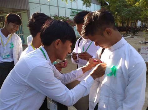 Dvb မုံရွာပညာရေးကောလိပ်ကျောင်းသားများ ဖဲကြိုးစိမ်းကမ်ပိန်းပြုလုပ်