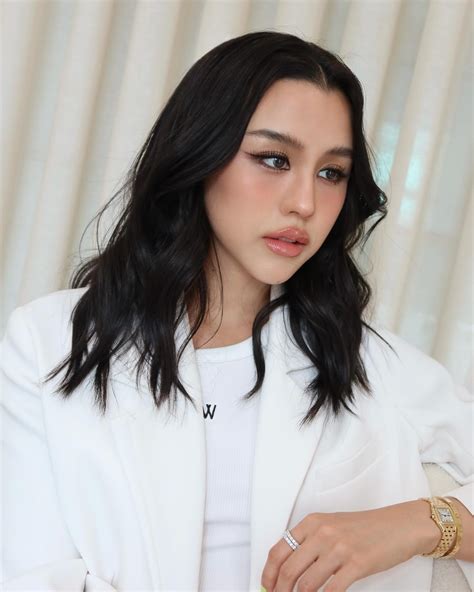 ลิลลี่ ภัณฑิลา เปิดโหมดบิกินี่เน้นๆ อวดหุ่นเซี๊ยะแต่ละช็อต เต็มสิบไม่มีหัก