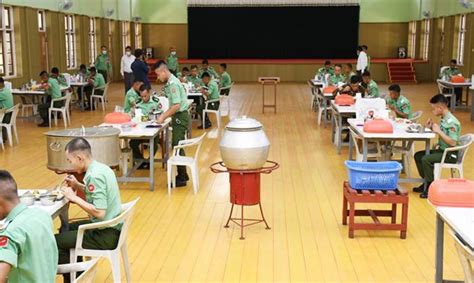 တပ်မတော် တပ်ရင်း တပ်ဖွဲ့အသီးသီးမှ အရာရှိ၊ စစ်သည်၊ မိသားစုဝင်များအား ရင်းရင်း နှီးနှီး တွေ့ဆုံ