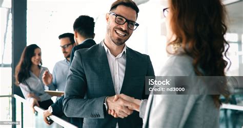 사무실에서 비즈니스 프로젝트에 종사하는 창조적 인 비즈니스 사람들 개념에 대한 스톡 사진 및 기타 이미지 개념 계획 기업가 Istock