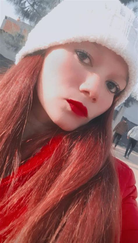 Say Hi 🥺 R Selfie Girl
