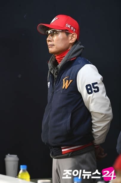 염경엽 감독 이건욱 데뷔 첫 승 자신감 갖길 바란다