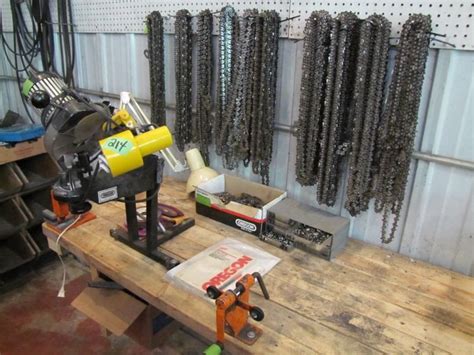 Oregon Model 511a Chainsaw Sharpener With Chainsaw Chains Etc