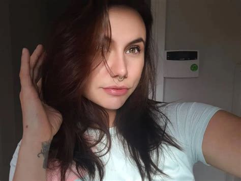 Return Of The Claw Hand 😜😘 Scrolller