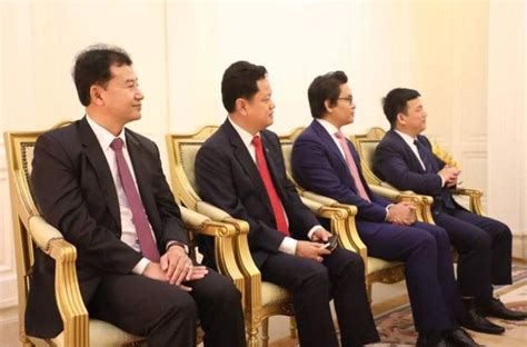 សម្តេចវិបុលសេនាភក្តី សាយ ឈុំ អនុញ្ញាតជូនឯកអគ្គរាជទូតទើបតែងតាំងថ្មីចំនួន៨រូប ចូលជួបសម្តែងការគួរសម