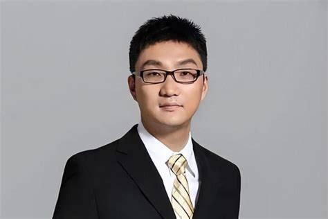 Colin Huang Founder Of Pdd Holdings From Humble Beginnings To Chinas