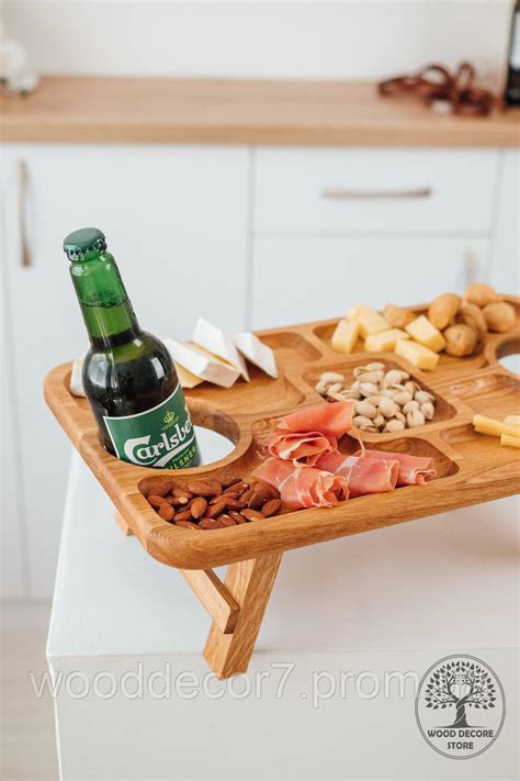 Купити Деревяний дубовий винно пивний столик менажниця овальний для подачі закусок та сніданків