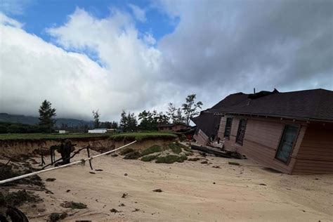 ‘leave Now Waialua Residents Urged To Evacuate As Roads Deteriorate