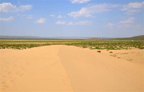 사막 일출 본 순간 지난 여행은 잊혀졌다