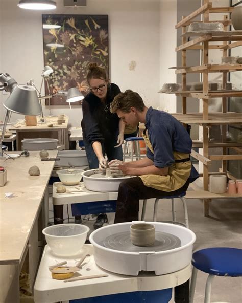 해연갤 오틴버 도자기 만드는 짤 보니까 칼럼이랑 사랑과 영혼처럼