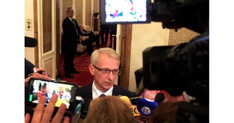 Николай Денков Имаме списък с министри одобрен от ПП ДБ и ГЕРБ СДС Вижте пълния списък