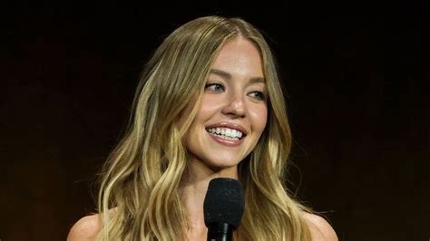 Sydney Sweeneys Dating History From Flings To A Called Off Engagement