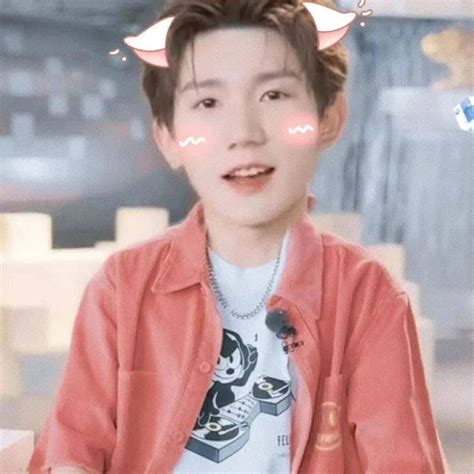 王源可爱粉色四宫格照片王源宫格粉色