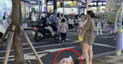 제주 길거리 대변보는 아이 뻔히 엄마…중국인 무비자 더는 못 참겠다