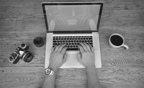 Как научиться быстро печатать на клавиатуре двумя руками