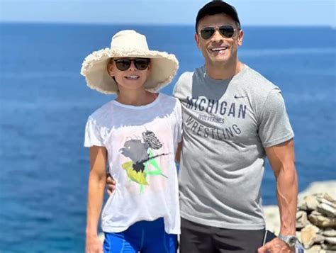 Kelly Ripa And Mark Consuelos Beach